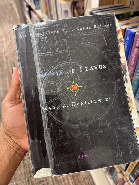 House of Leaves by Mark Z. Danielewski - Verayea